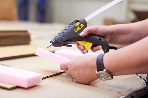 ASSEMBLY / HAND GLUING - Ecopac